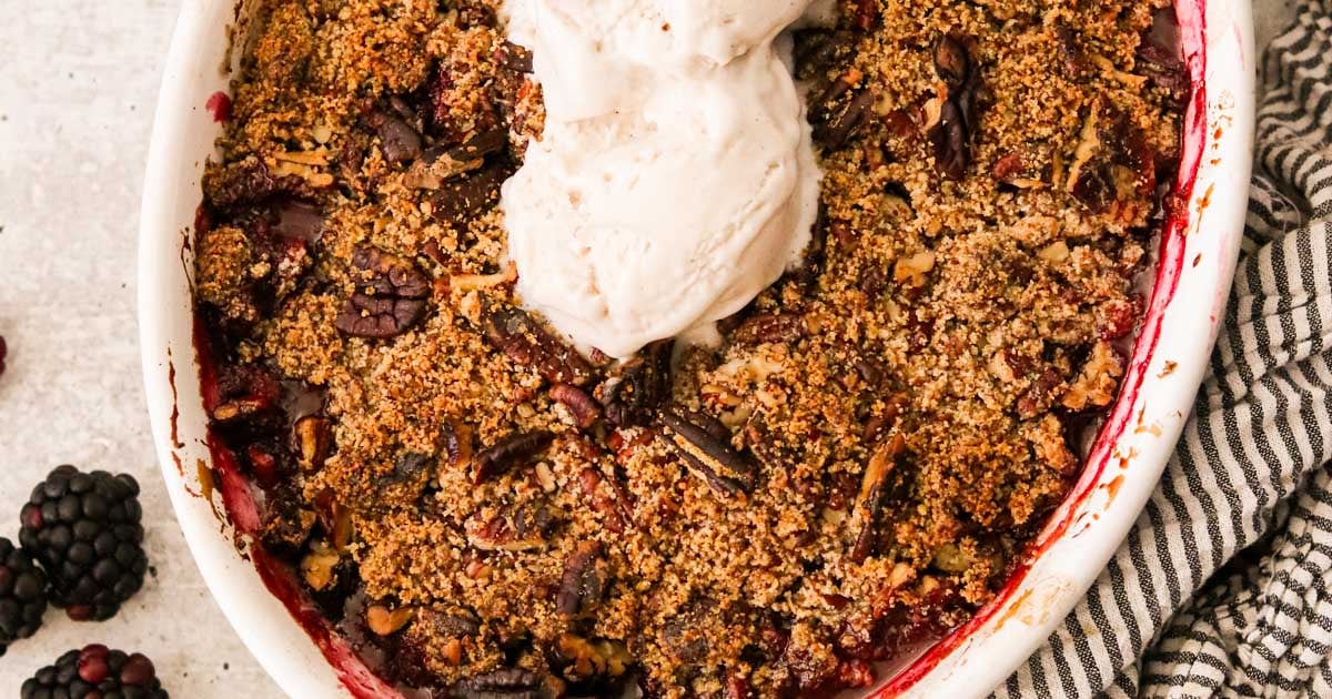 Easy Blackberry and Apple Crumble Recipe (Vegan)