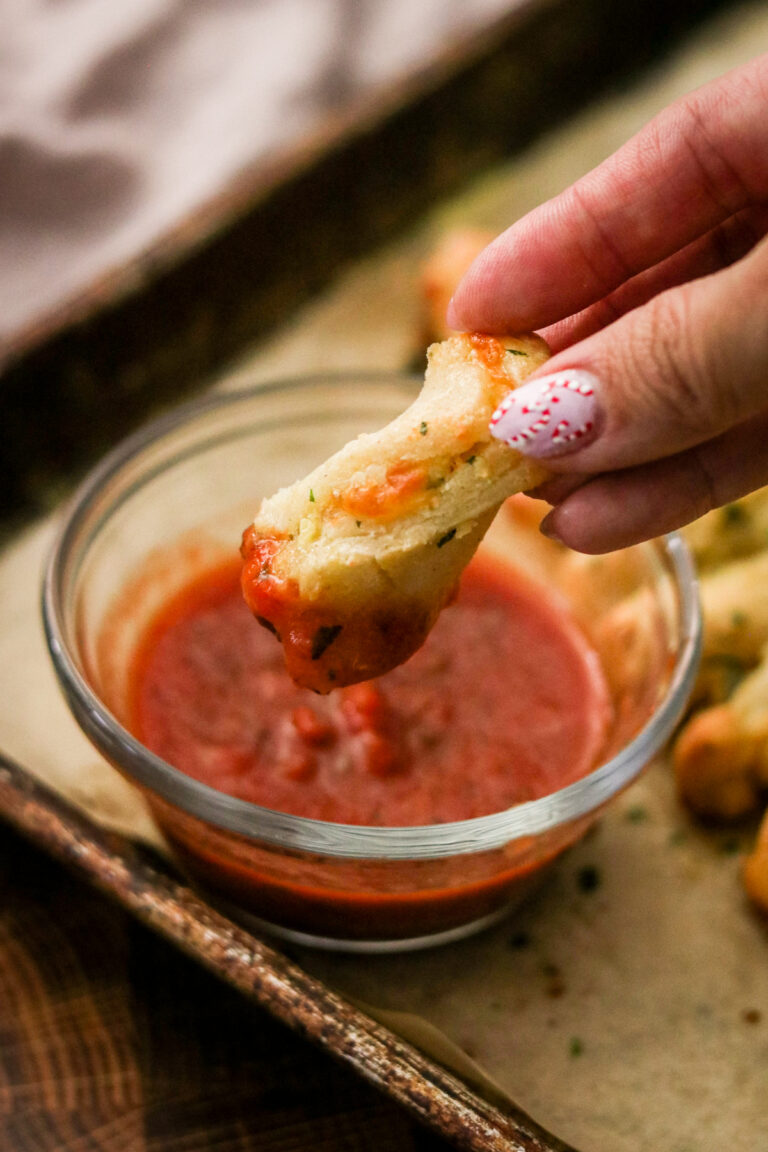 Cheesy Garlic Pull-Apart Christmas Tree Bread Recipe