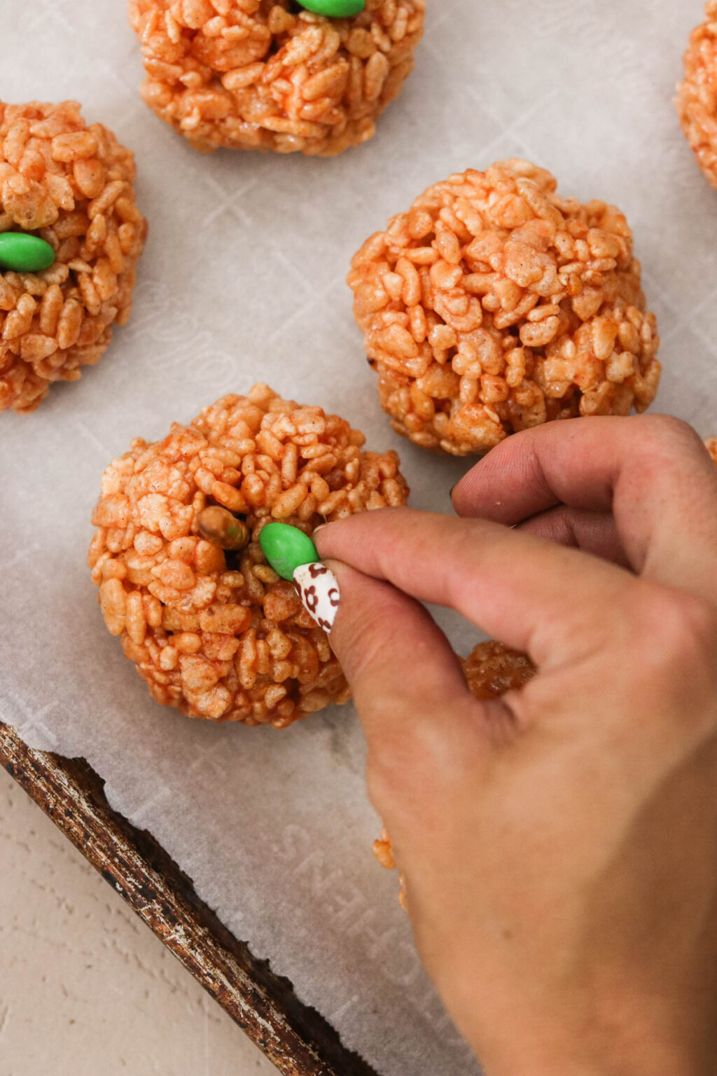 How to Make Pumpkin Halloween Rice Krispie Treats
